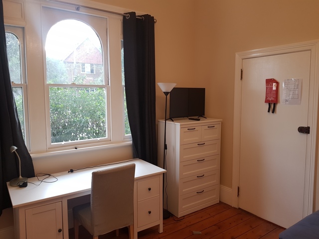 Room for rent Enmore, Australia - Room for rent in quiet share house
