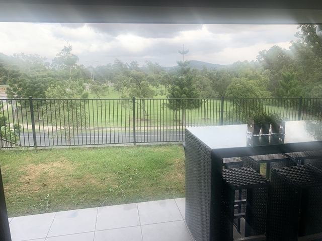 Room for rent Coomera, Australia - Spacious room for rent in upper coomera