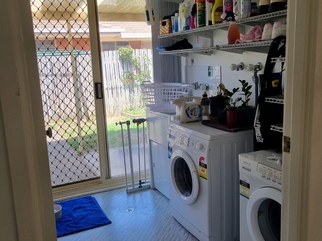 Room for rent Fitzgibbon, Australia - Room for Rent